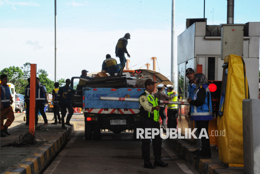 Enam Korban Meninggal Kecelakaan Maut GT Ciawi tak Ada Identitas Enam Korban Meninggal Kecelakaan Maut GT Ciawi tak Ada Identitas