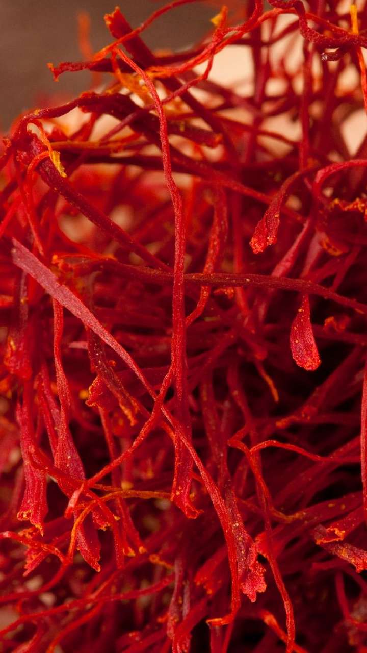 7 Incredible Health Benefits Of Saffron With Milk