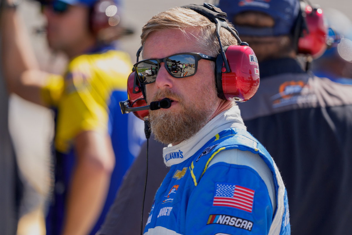 2025 NASCAR Radio Frequencies for Fans to Follow Their Favorite Drivers