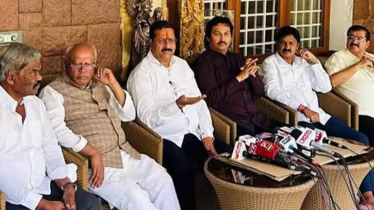 Karnataka BJP rebels meet brass in Delhi, push to get state chief BY ... Karnataka BJP rebels meet brass in Delhi, push to get state chief BY ...