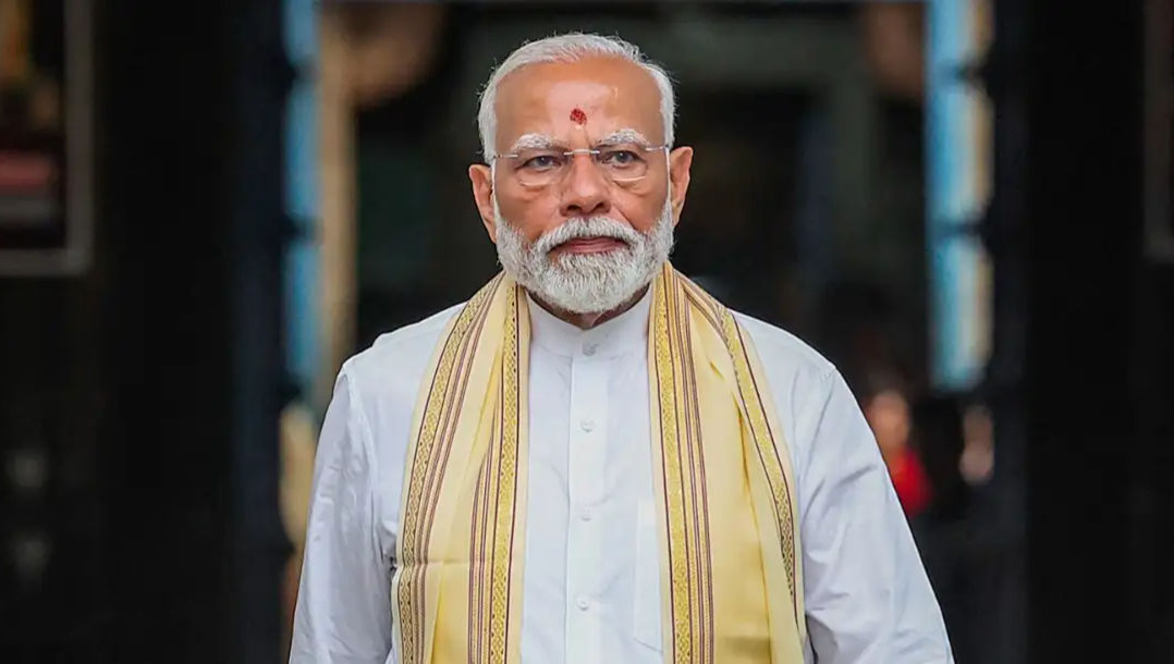 Maha Kumbh 2025: PM Modi Arrives in Prayagraj to Take Holy Dip at ...