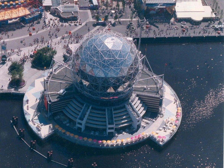 Section of Vancouver seawall near Science World suddenly closed