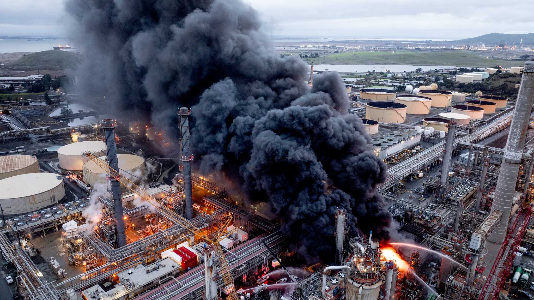 Contra Costa County explains three-hour gap between huge refinery fire ...