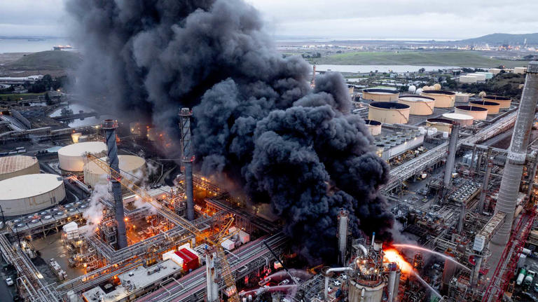 Contra Costa County explains three-hour gap between huge refinery fire ...