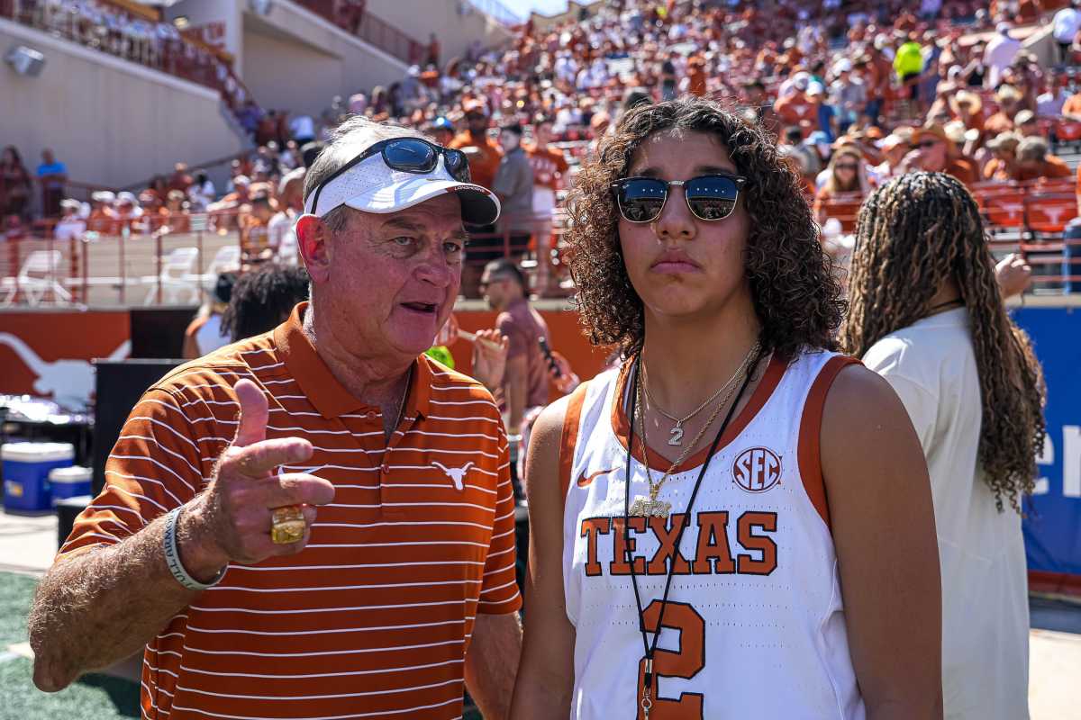 Vic Schaefer Attends Playoff Game for No. 1 WBB Recruit