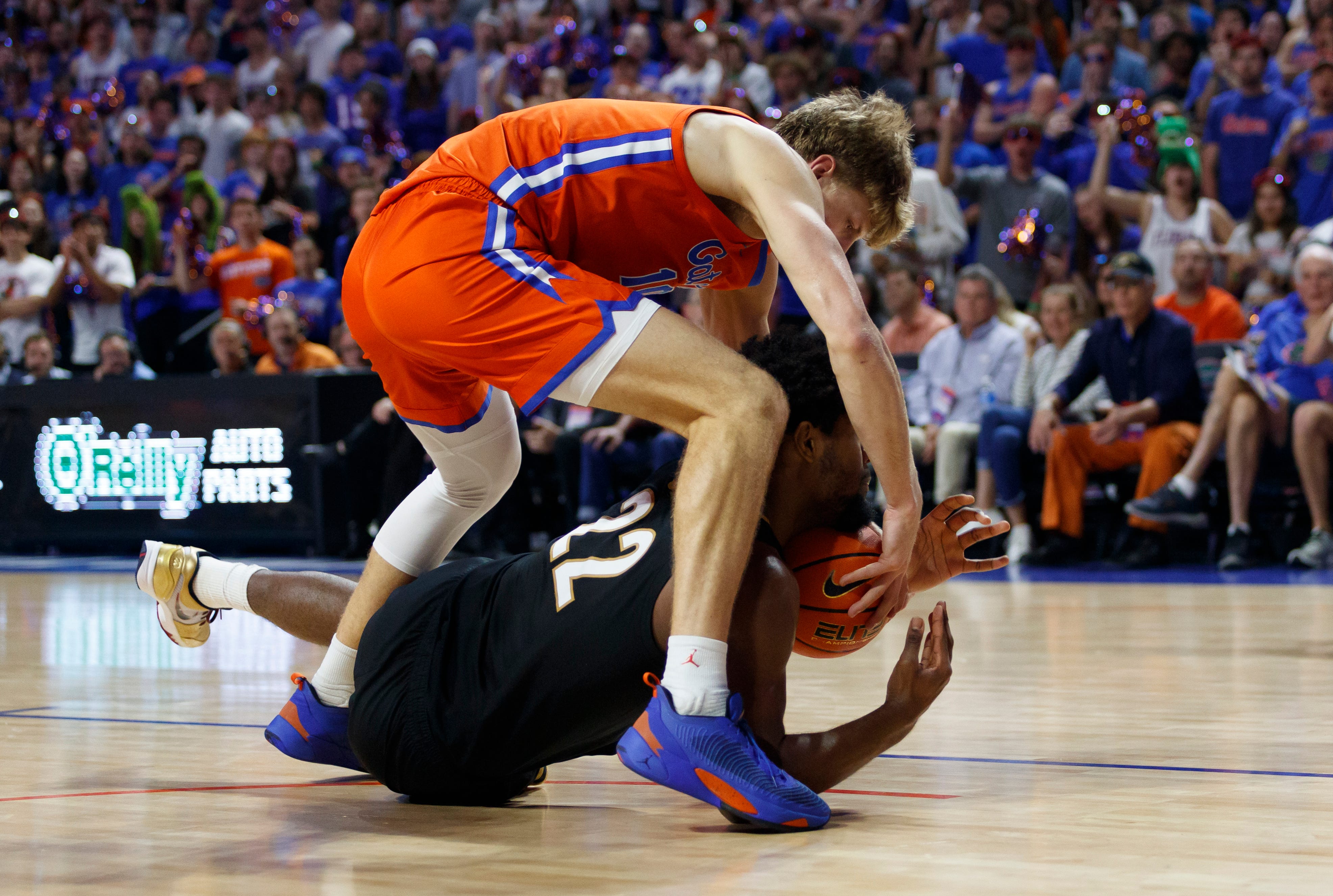 Banged up No. 6 Florida basketball sticks together to pull off hard ...