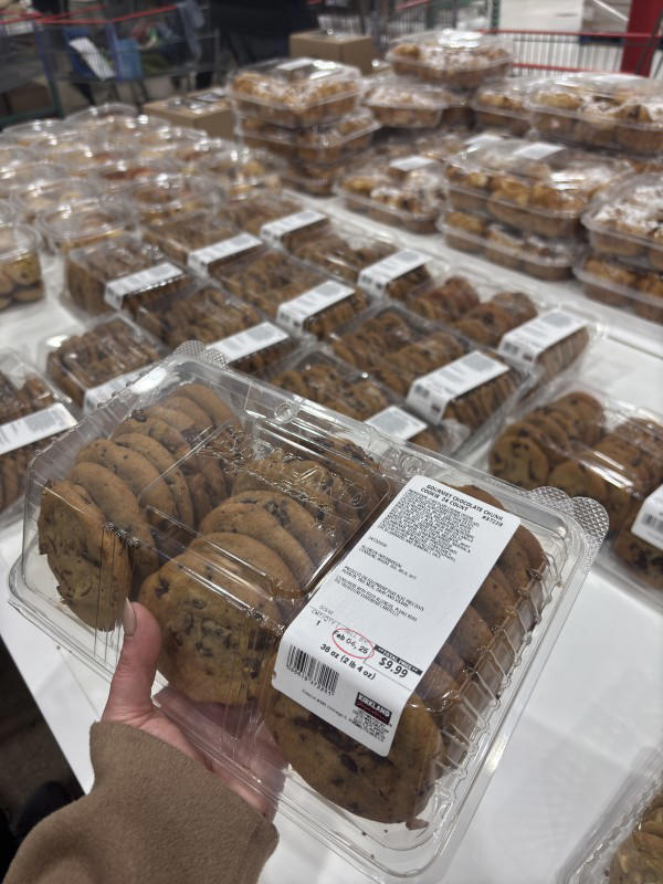 I Tried Costco’s Giant Chocolate Chip Cookie and It's a Total Dessert ...
