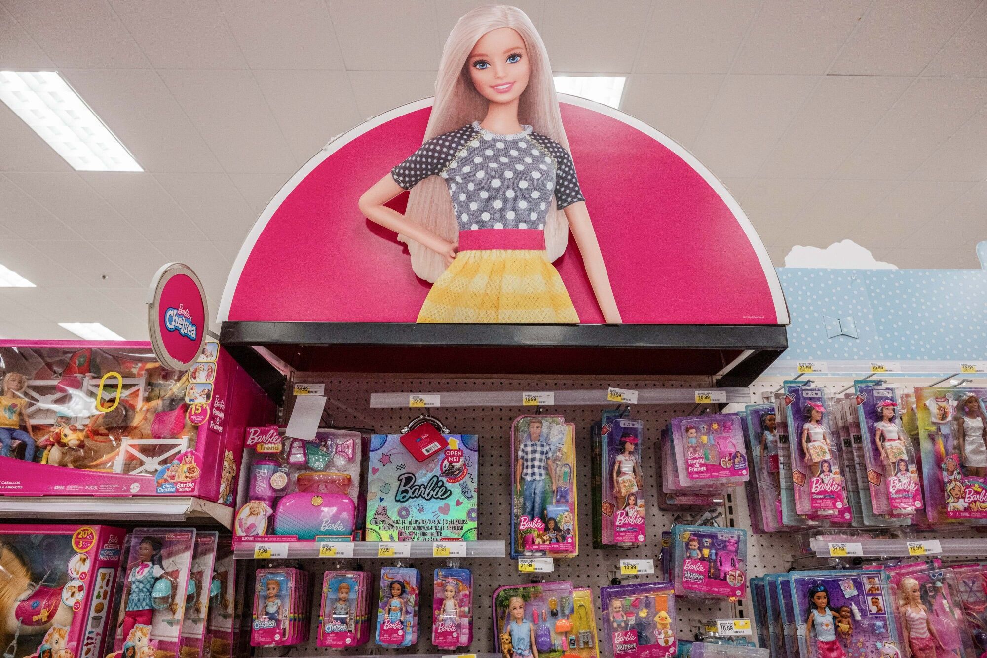 Mattel evalúa subir precio de la Barbie por aranceles de Trump