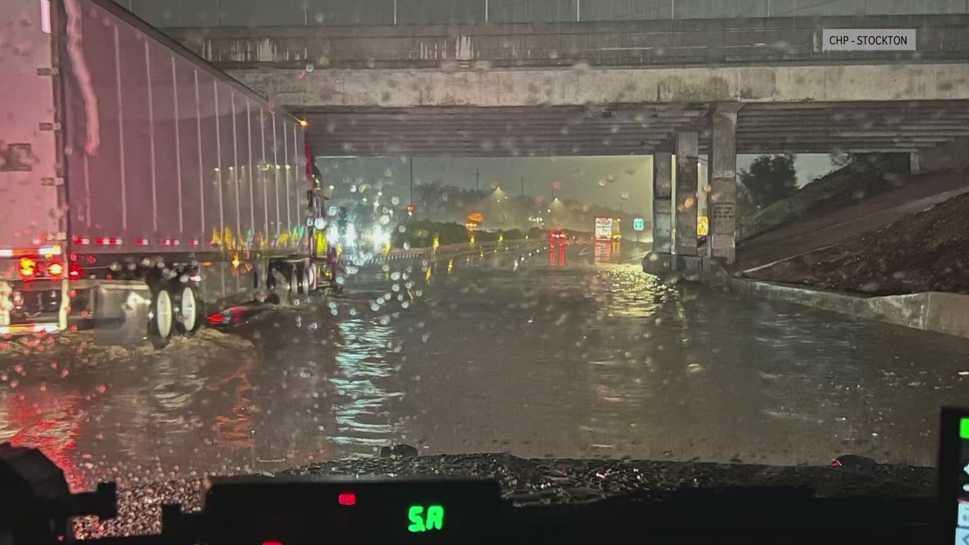 California Winter Storm: Freeway flooding, levee concerns and more - 11 ...