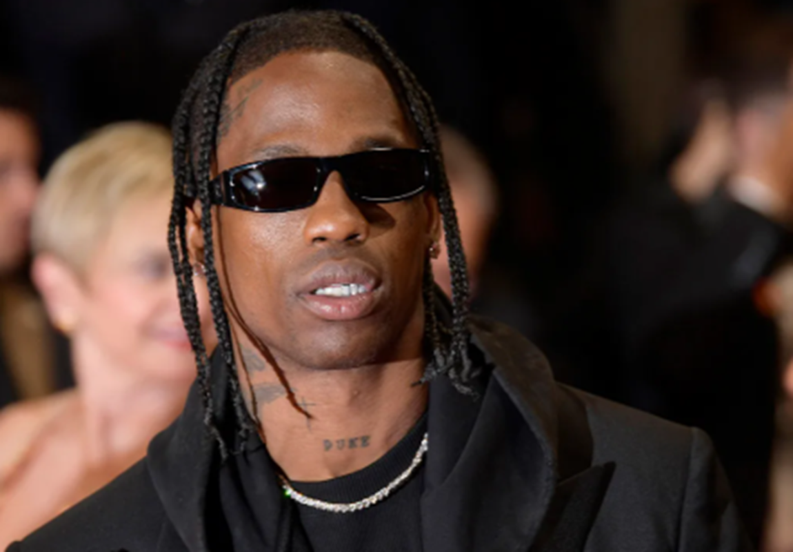 8 Million Selling Recording Artist Turns Heads at Lakers-Clippers Game