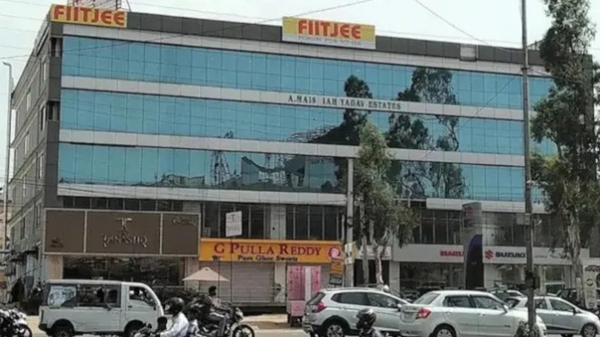 Noida Police freeze 300+ FIITJEE accounts, seize Rs 60 lakh in probe
