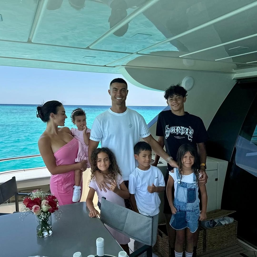 Have a Ball Getting to Know Cristiano Ronaldo’s Girlfriend and 5 Kids