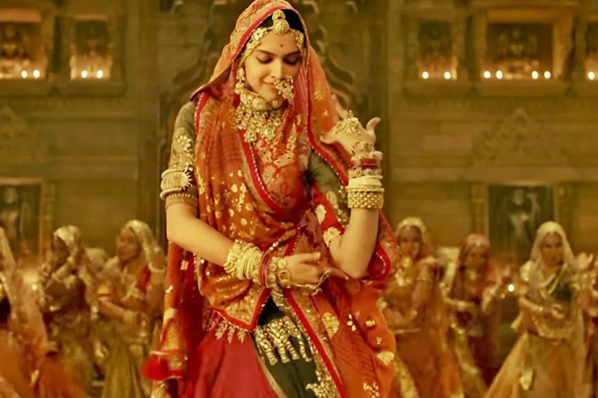 Deepika Padukone's iconic 'Ghoomar' in 'Padmaavat': 66 twirls in a 30 ...