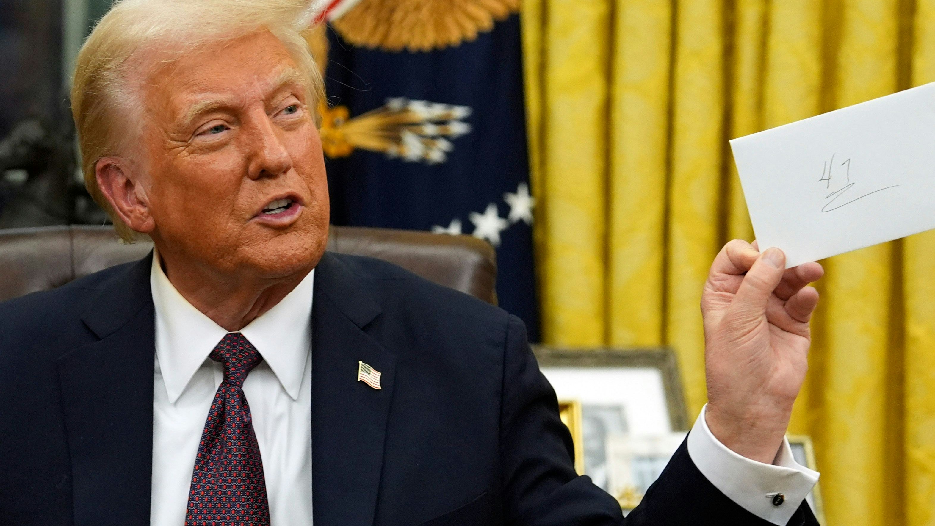 Trump bietet allen CIA-Agenten die Entlassung an