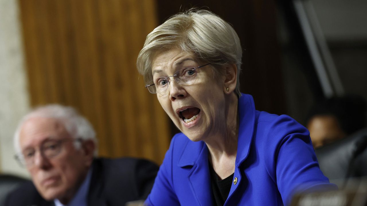 Elizabeth Warren's new war with the White House