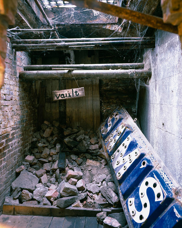 17 Famous Buildings That Have Secret Rooms And Hidden Compartments