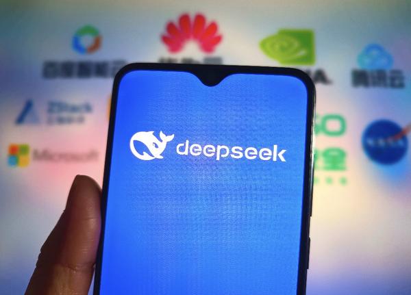 创意配图：DeepSeek大模型、多平台上线DeepSeek