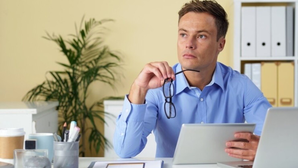 Common mistakes at work that can ruin your reputation