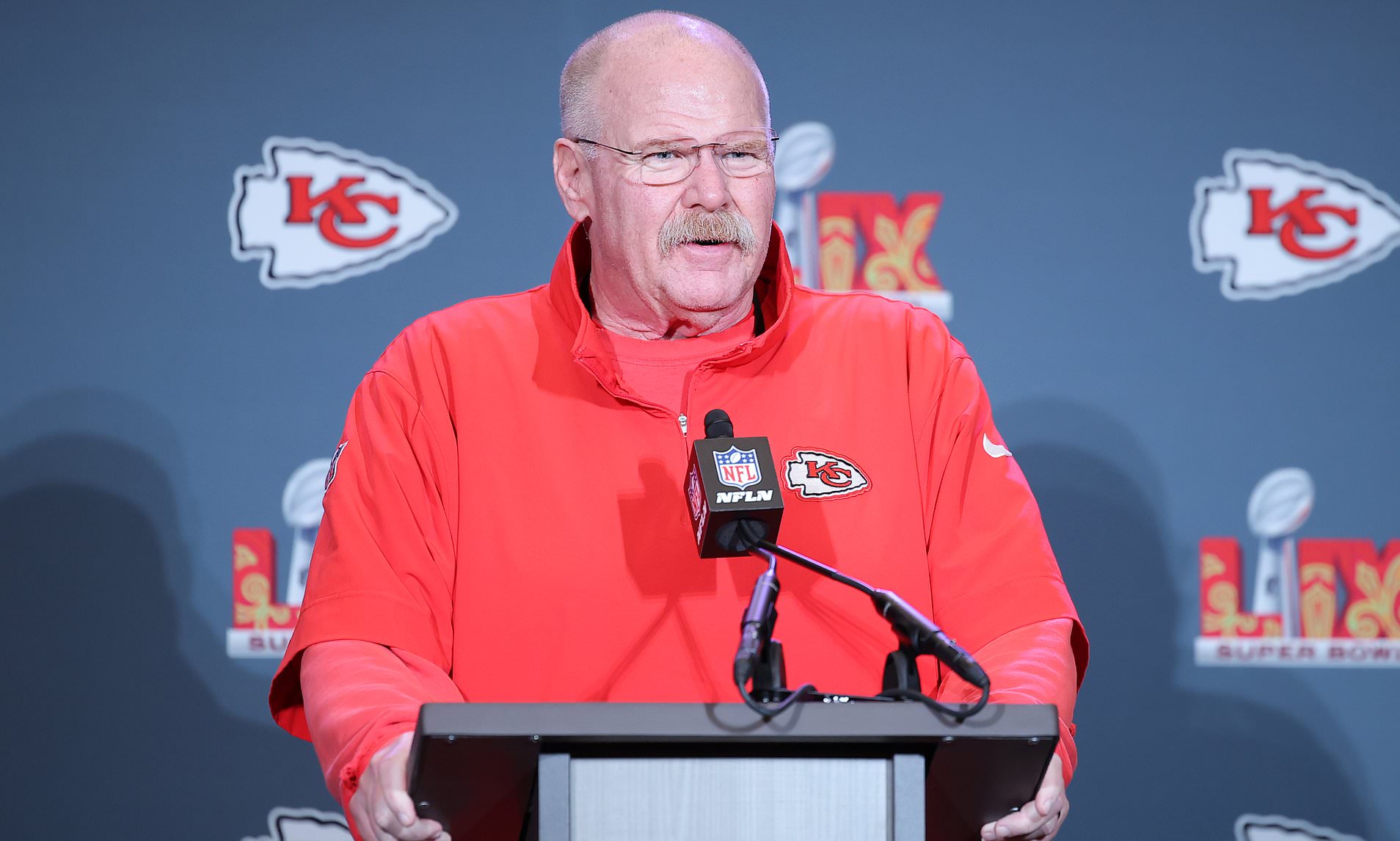 Ex-NFL star bizarrely claims he's barred from Chiefs team hotel at the ...