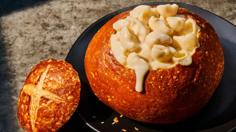 This Is What Makes Panera Bread's Mac And Cheese So Creamy
