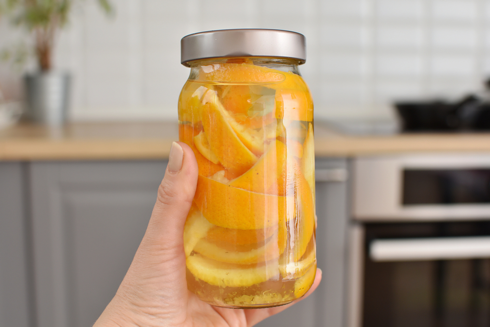 15 Homemade Sprays for Fresher Homes