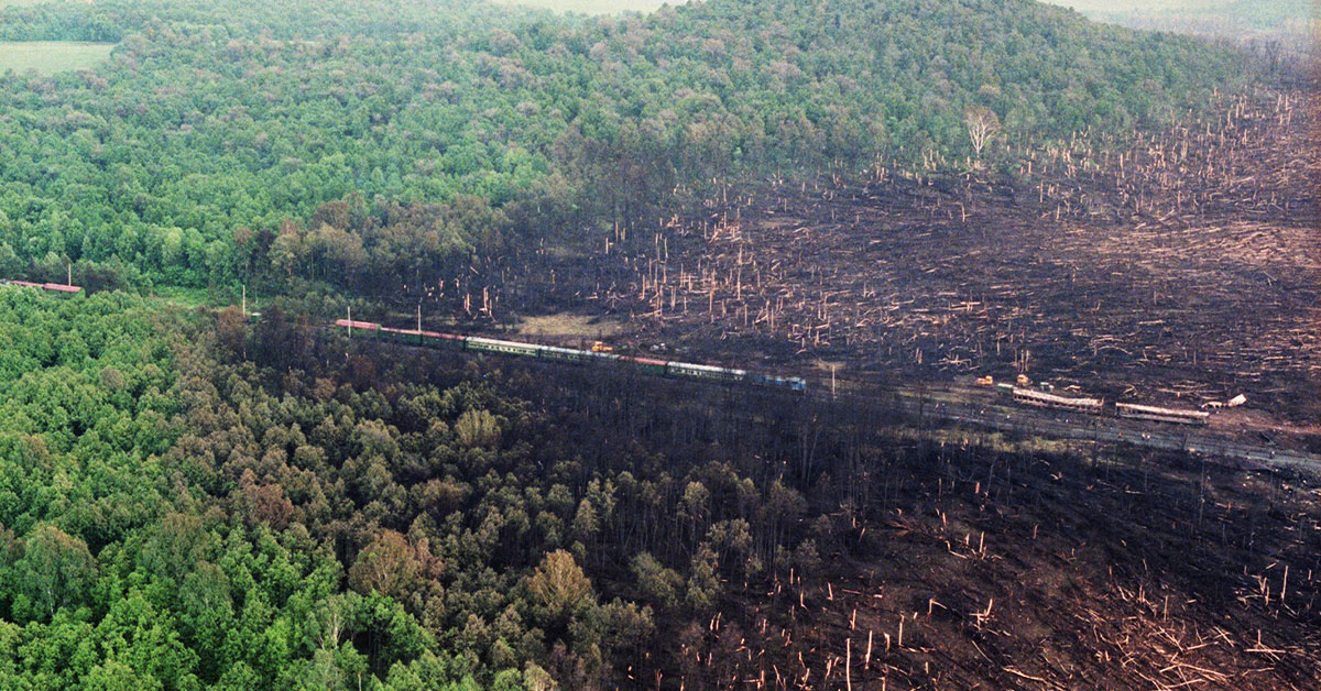 21 Powerful Photos of Russia's Second Deadliest Train Disaster