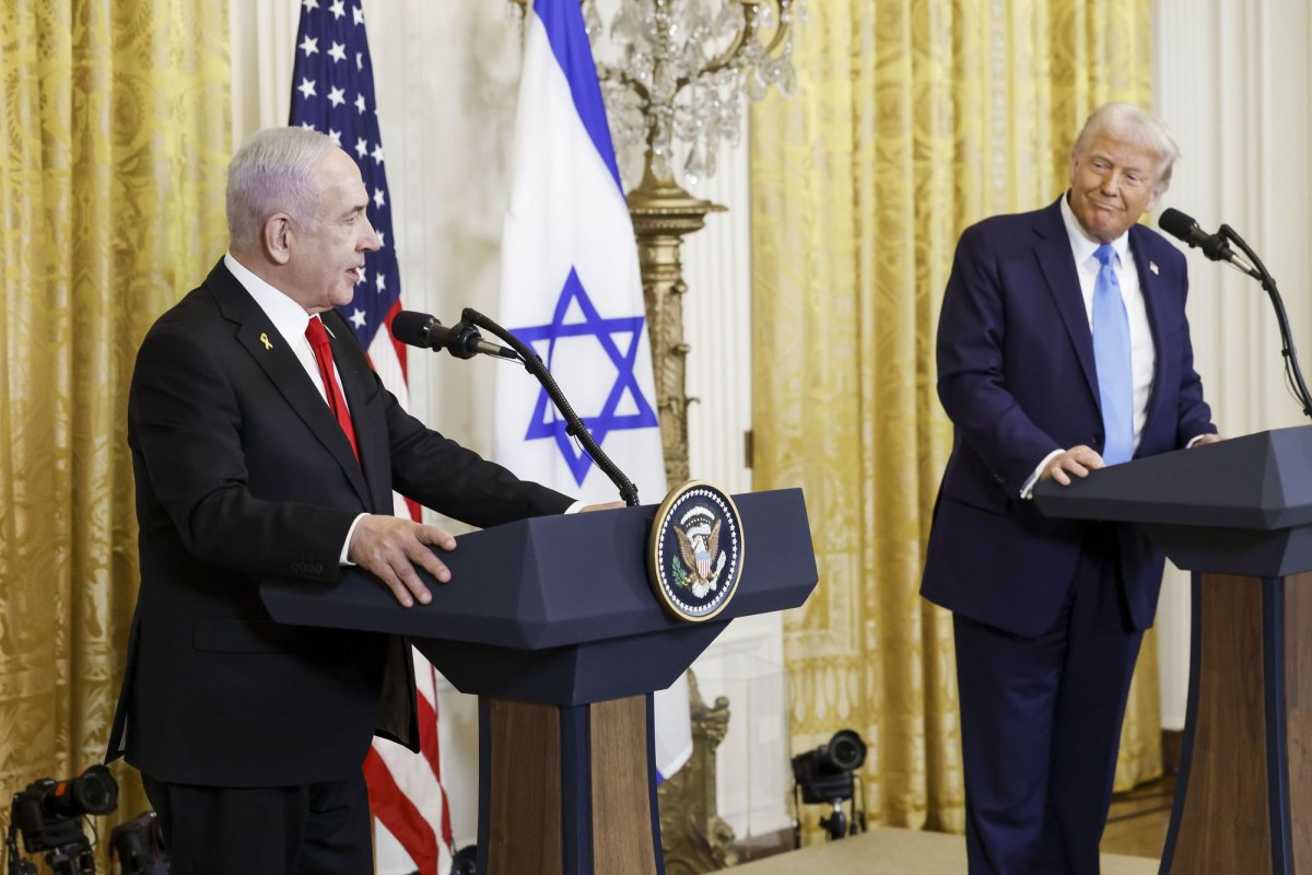 Benjamin Netanyahu visits Donald Trump in Washington