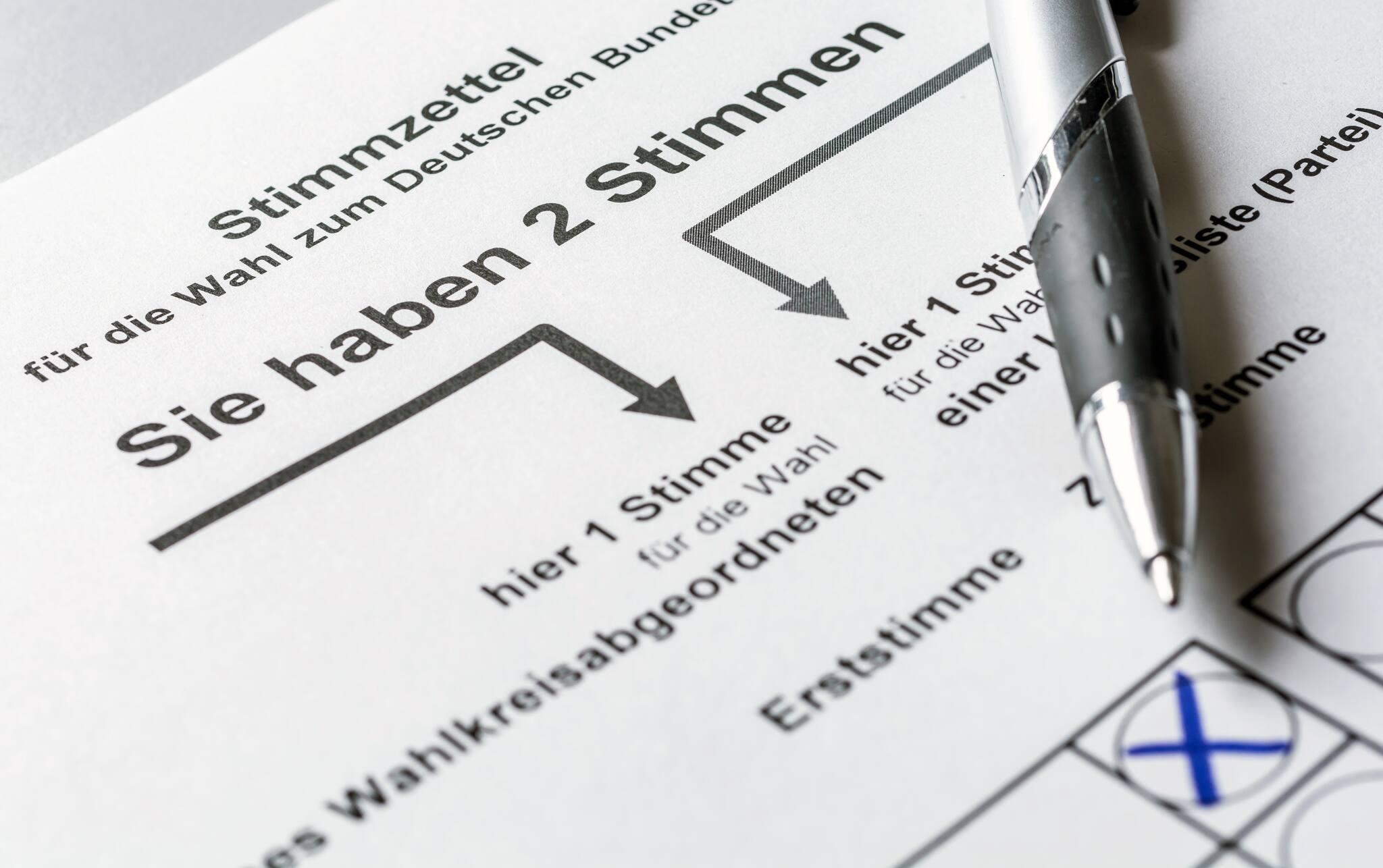 Stimmzettel bei der Bundestagswahl 2025: Was Erst- und Zweitstimme bedeuten