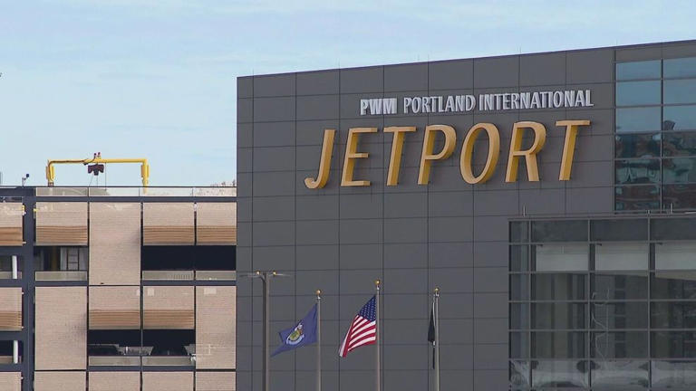 Plane bound for Portland returns back to Chicago after lightning strike