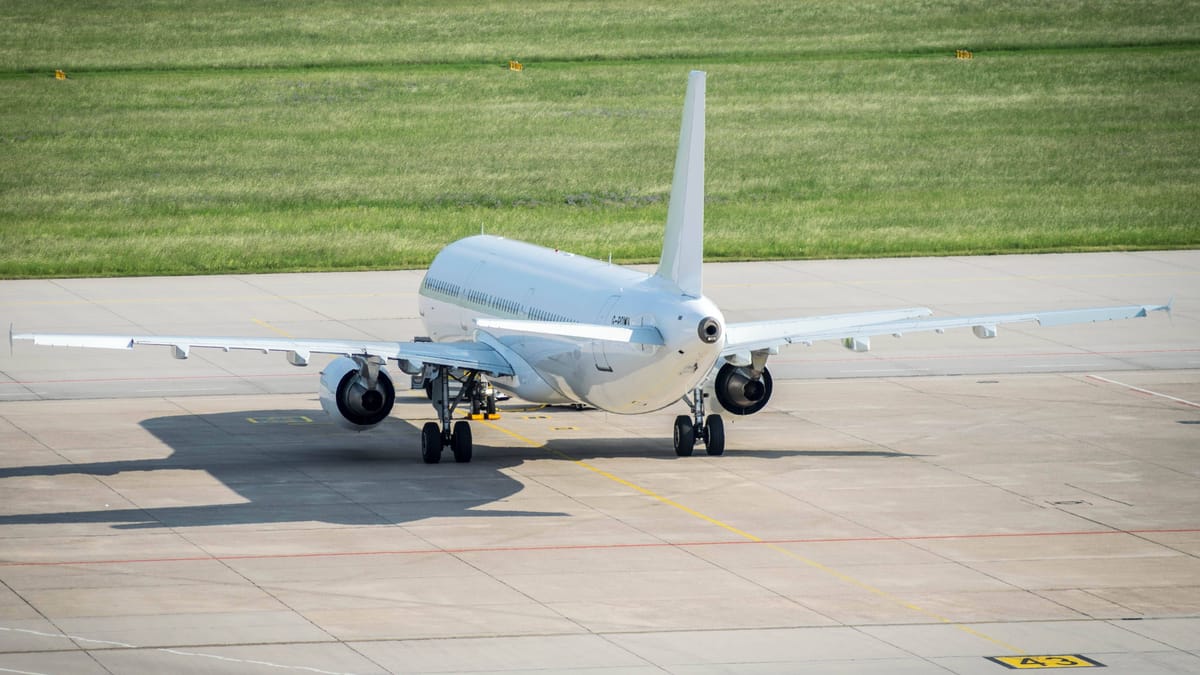 Airport Hamburg: Abschiebe-Flug mit 11 Asylbewerbern startet nach Armenien