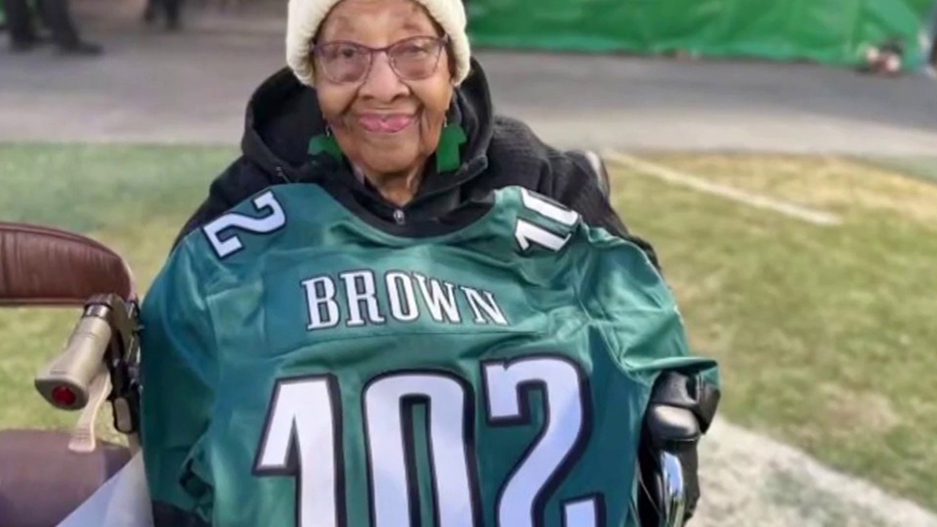 102-year-old Eagles fan shares tips for longevity