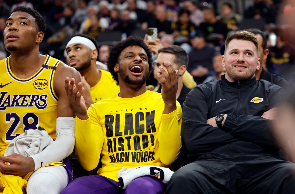 Luka Doncic’s fiancée reacts to seeing him with Lakers jersey for first ...