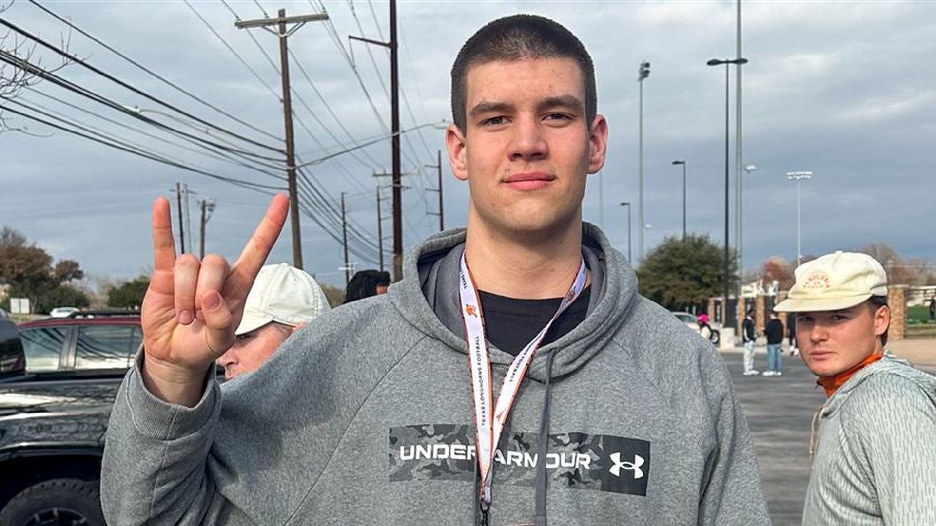 Three-star OT Max Wright commits to Texas
