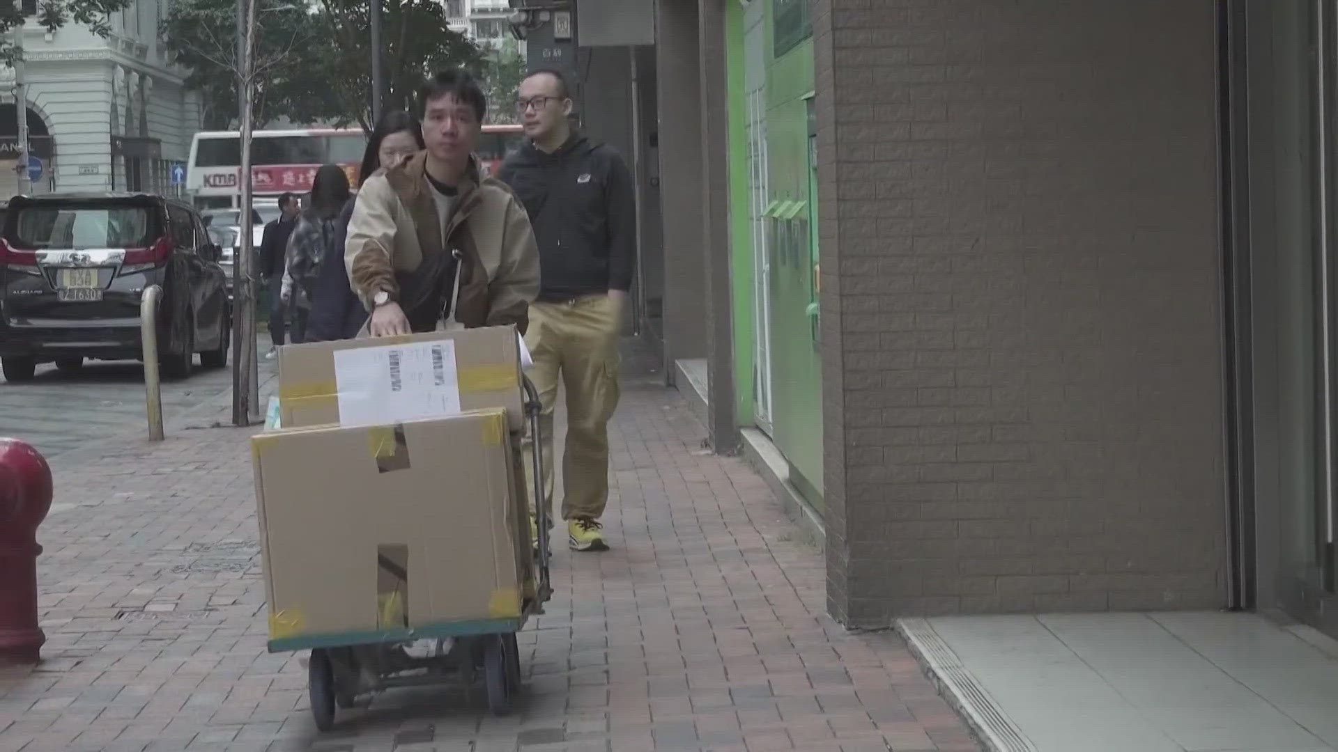 U.S. ban on parcels from China and Hong Kong reversed