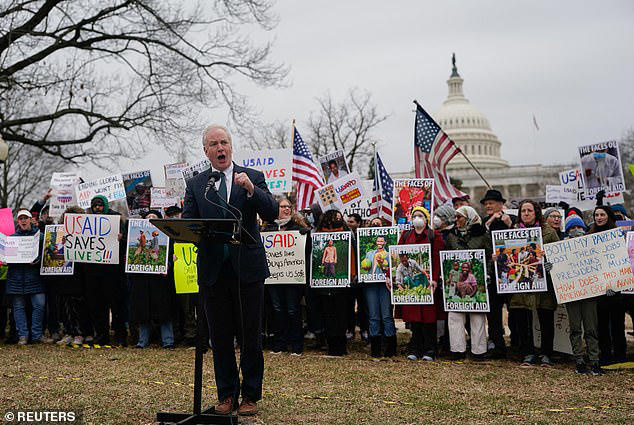 Inside Democrats' chaotic fight over how to take on Trump