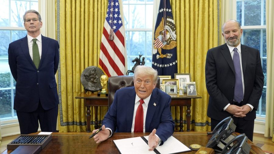 Trump OPM buyout offers leave federal workers with risky decisions