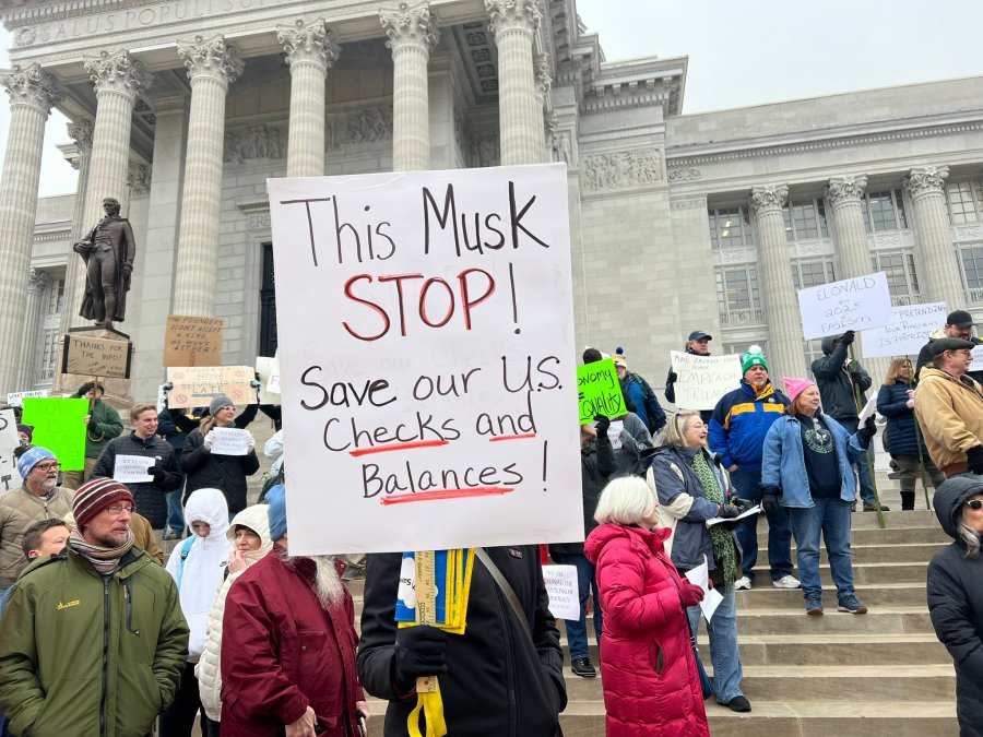 Anti-Trump protestors gather at Missouri Capitol in ’50 protests, 50 ...