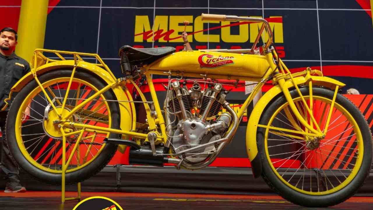 Il Cyclone V-Twin del 1915 fa storia e diventa la prima moto venduta ...