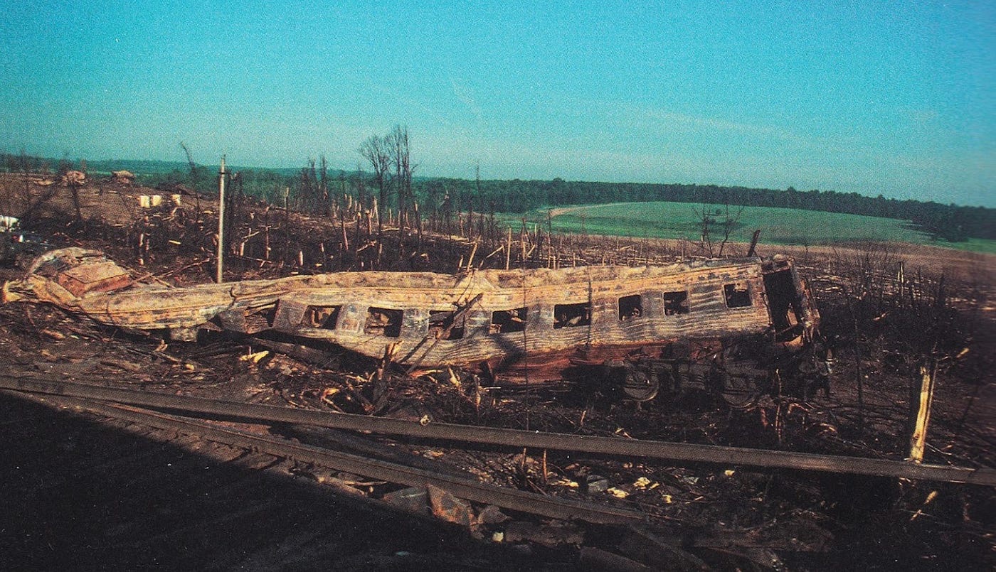 21 Powerful Photos of Russia's Second Deadliest Train Disaster