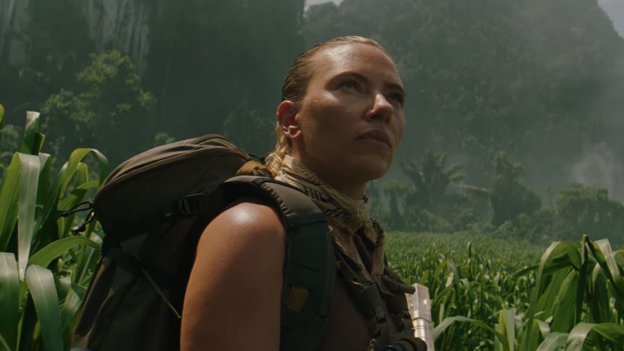 Scarlett Johansson Says The Avengers All Watched Jurassic World ...