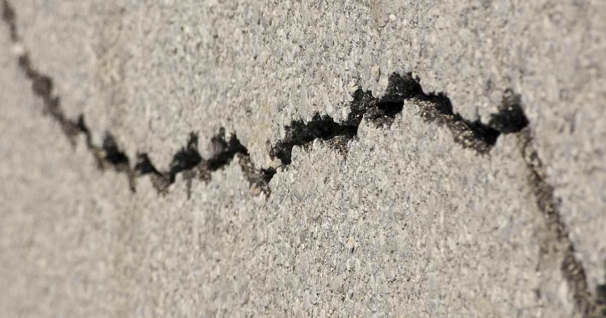 Scientists Are Worried After Google Earth Captured a 2-Mile-Long Crack ...