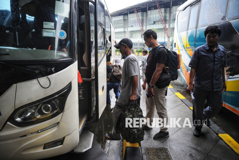 Harga Tiket Bus di Terminal Pulo Gebang Naik Hingga 30 Persen Jelang Mudik