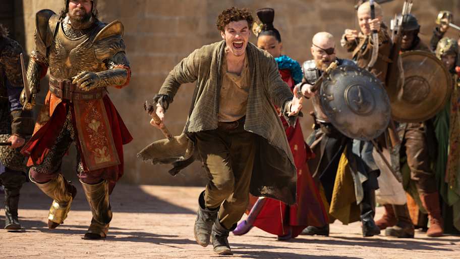 Mat gets a big head in new look at The Wheel of Time season 3 (also ...