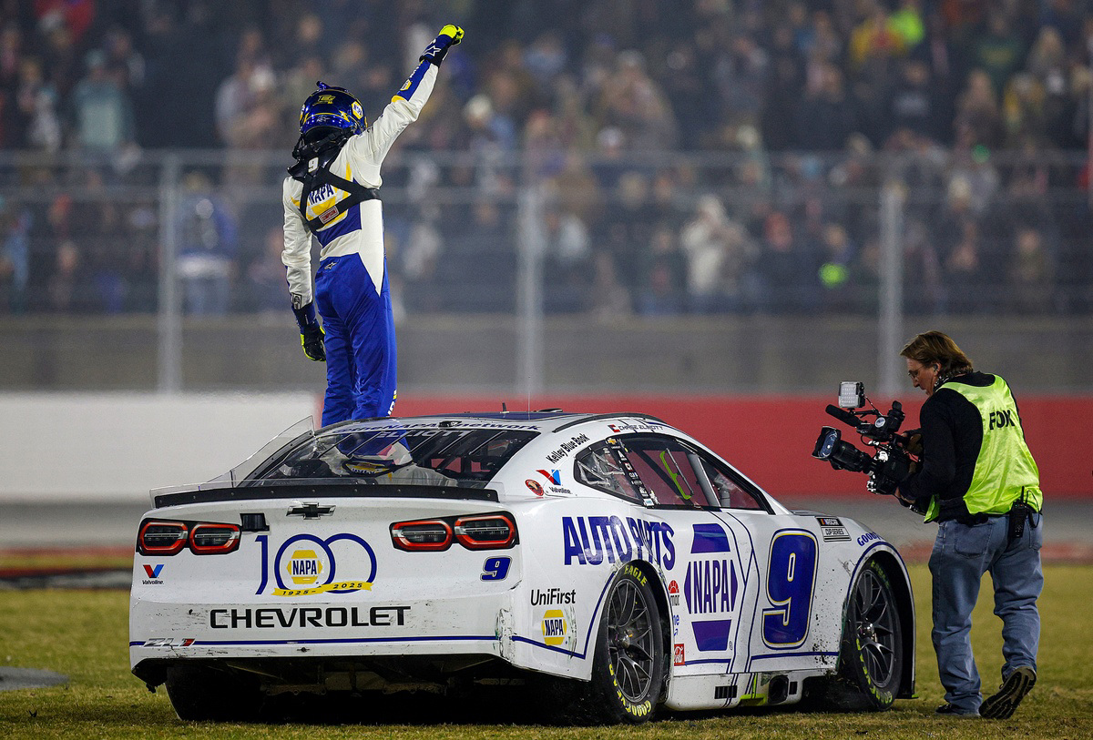 NASCAR to introduce F1-esque fastest lap bonus point in 2025 NASCAR to introduce F1-esque fastest lap bonus point in 2025