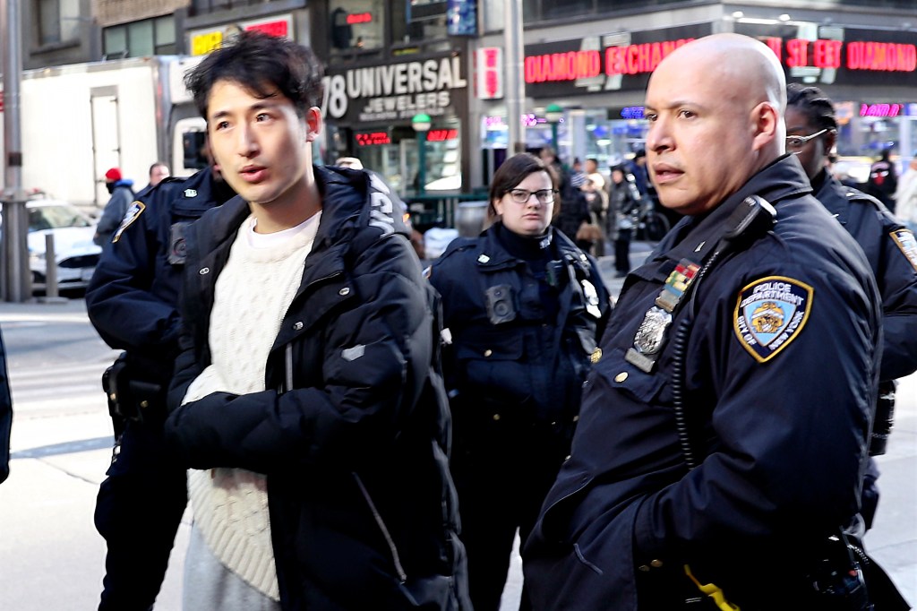 Bloody outbreak of NYC subway crime leaves at least 5 hurt in stabbings ...