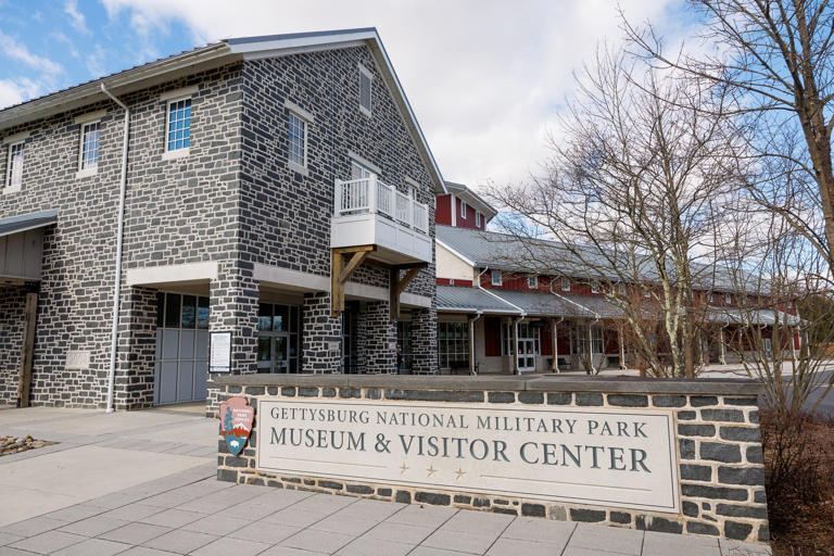 Gettysburg battlefield, visitor center remain open amid government shutdown