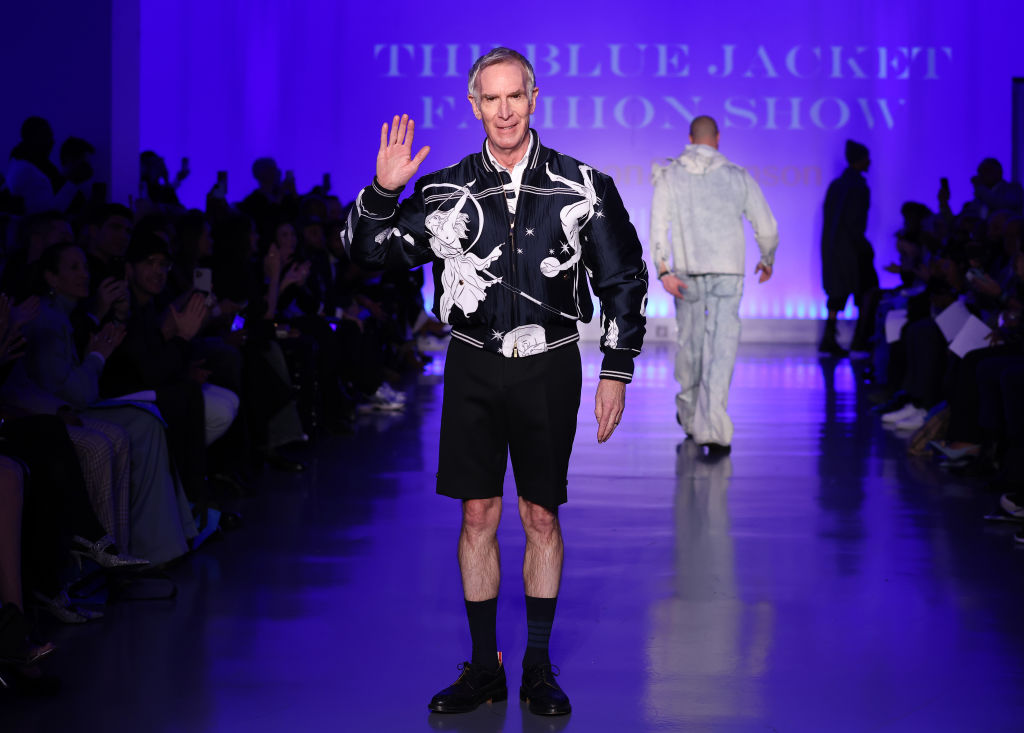 Bill Nye Rocks NYFW Runway, Swapping His Lab Coat for Leg-Baring Shorts ...
