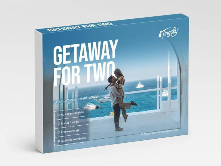 17 Romantic Travel Gifts for Couples
