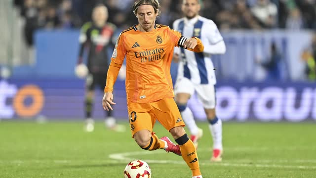 Ancelotti backing Modric after apparent spat with Vini Jr