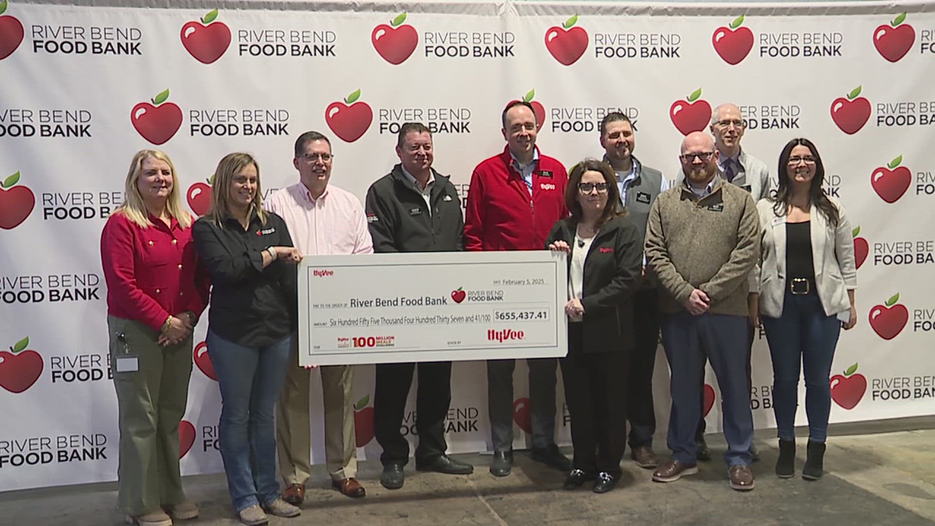 Hy-Vee donates $655K to Riverbend Food Bank